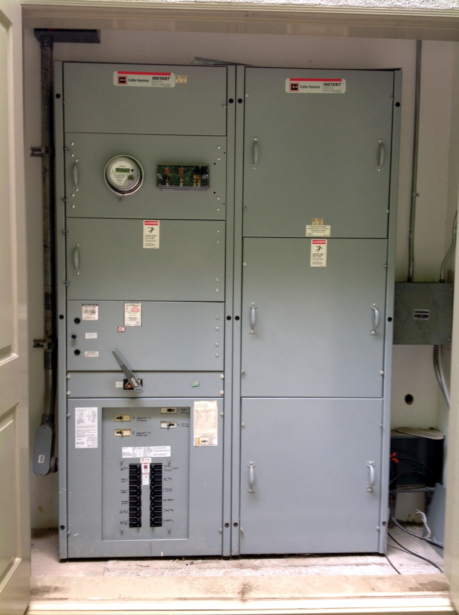 Commercial Switch Gear – Express Electric Service Co.